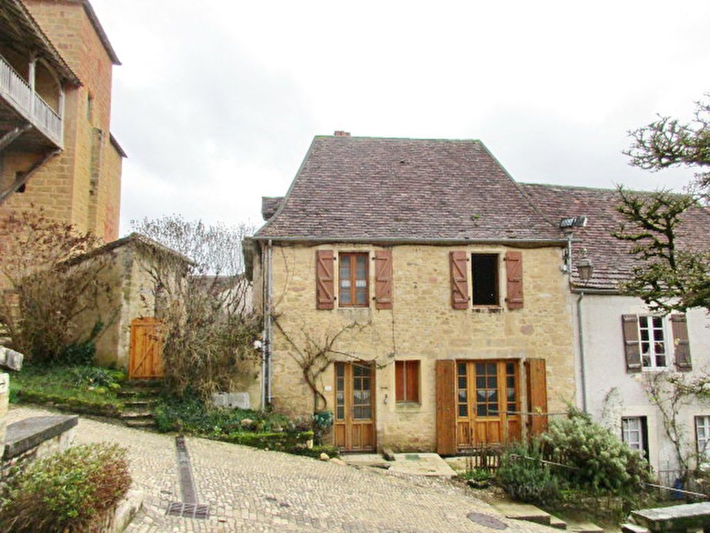 24580 PLAZAC : maison de bourg avec jardin